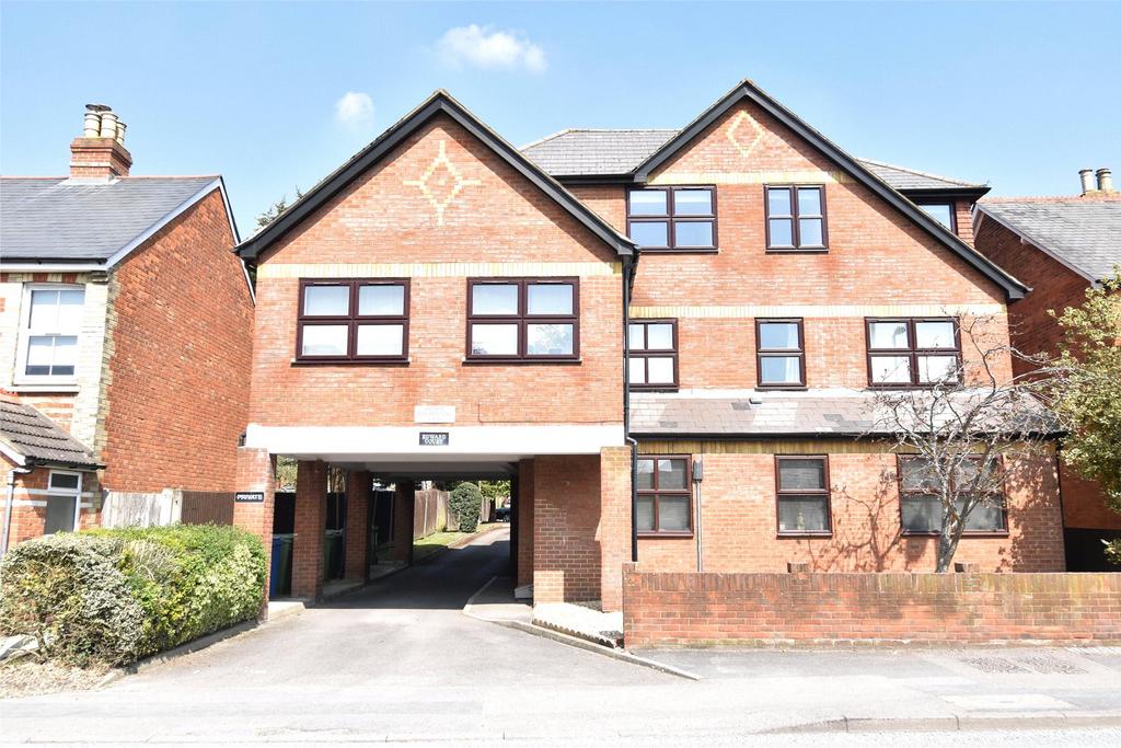 Edward Court, 89 Victoria Road... 2 bed apartment - £1,150 pcm (£265 pw)
