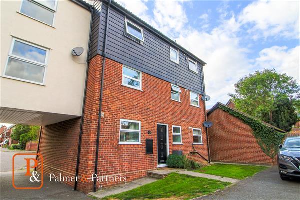 Stonecrop, Braiswick, Colchester... 2 bed maisonette - £170,000