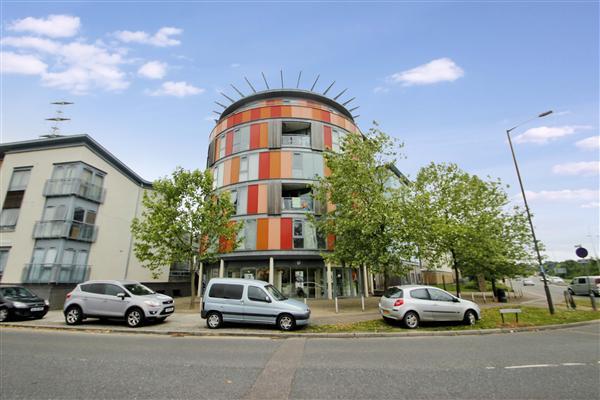 Quayside Drive, Hythe, Colchester... 2 bed apartment - £185,000