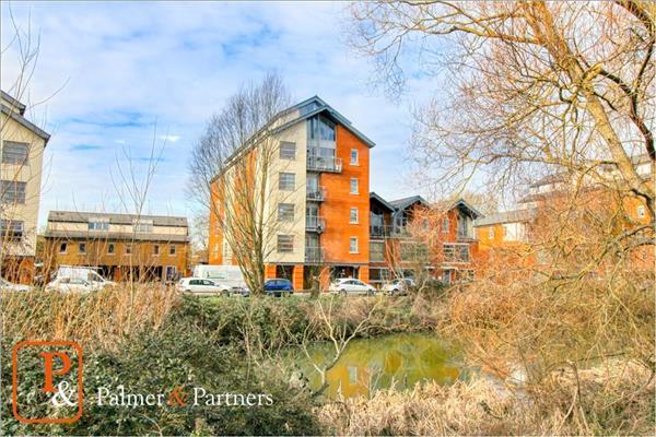 Rotary Way, Colchester, Essex, CO3 2 bed apartment - £160,000