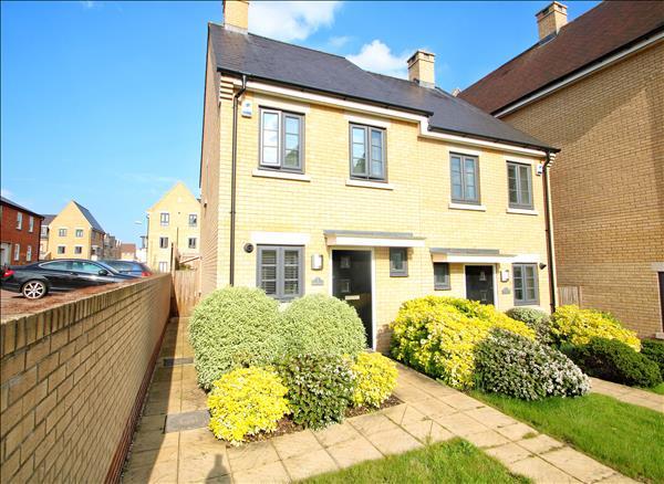 Roberts Road, Colchester, Essex, CO2 2 bed semi-detached house - £230,000