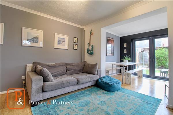 Adelaide Drive, Colchester, CO2, Essex, CO2 2 bed semi-detached house ...