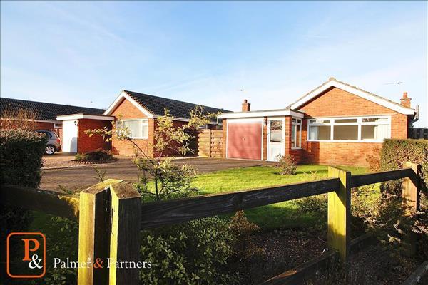 Woodlands, Chelmondiston, Suffolk, IP9 3 bed bungalow - £325,000