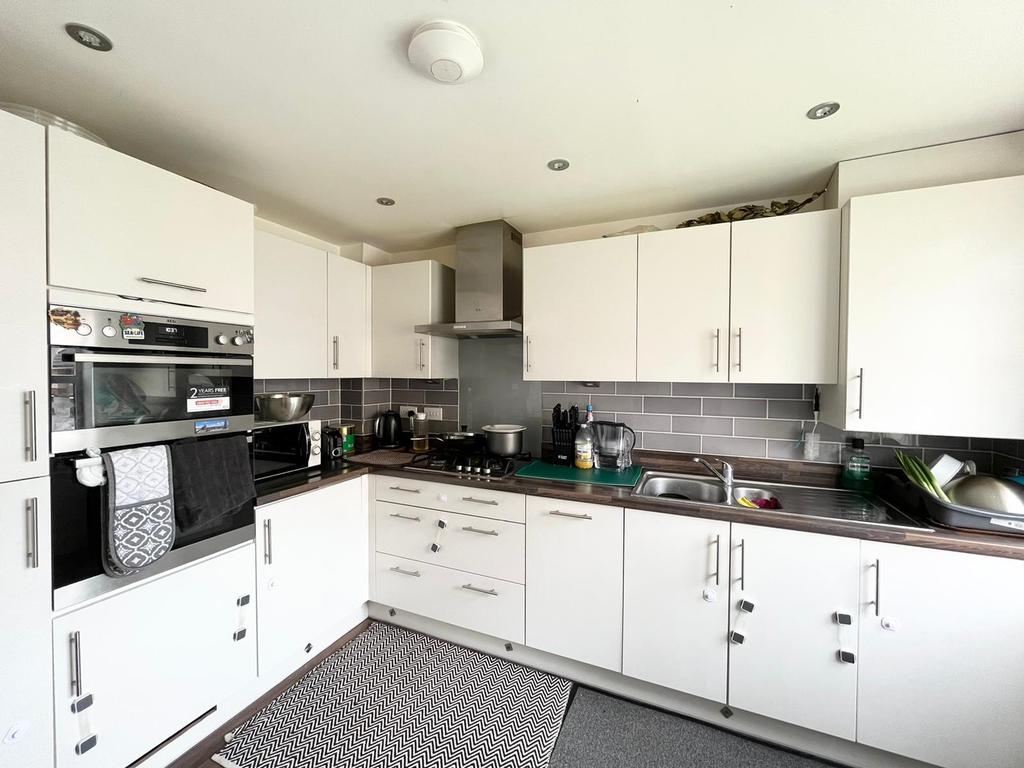 Draper Close, Andover, Hampshire, SP11 3 bed end of terrace house - £ ...