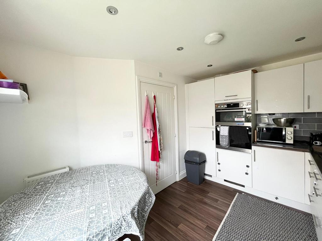 Draper Close, Andover, Hampshire, SP11 3 bed end of terrace house - £ ...