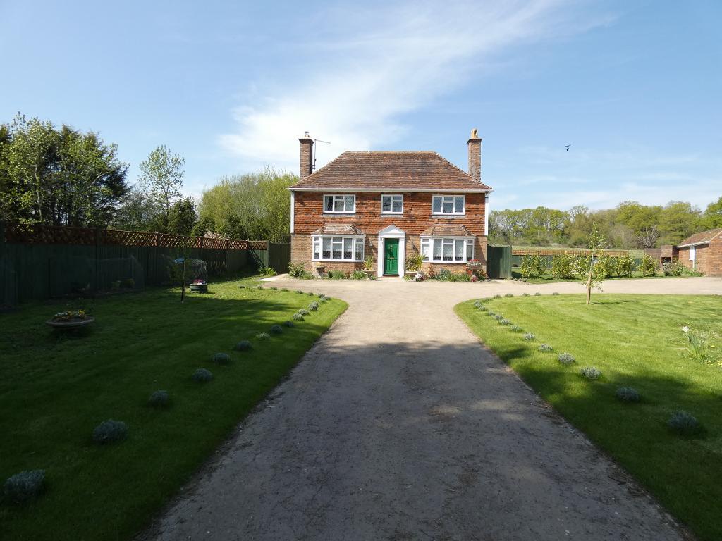 George Street, Staplehurst, Kent... 5 bed detached house - £3,200 pcm ...