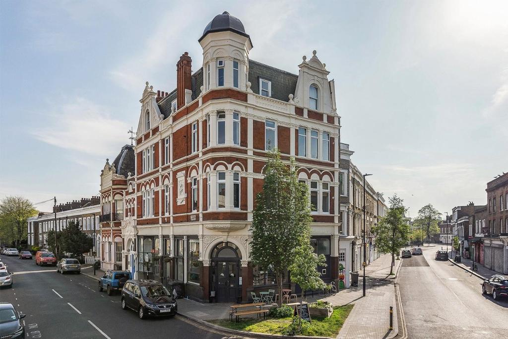 Loughborough Road, SW9 2 bed flat - £500,000