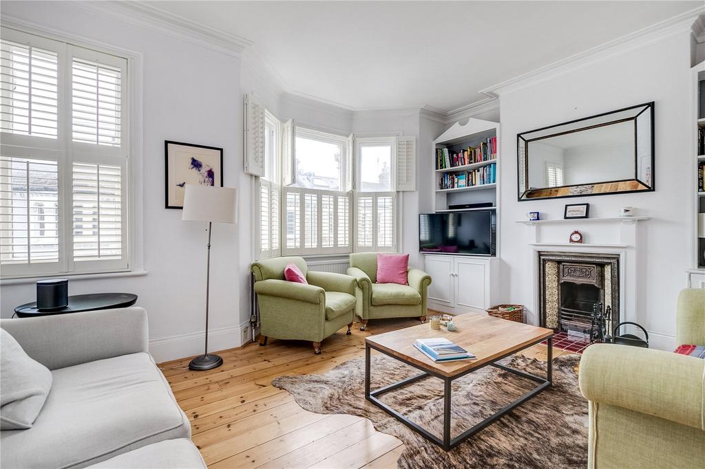 Stormont Road, SW11 2 bed apartment - £2,600 pcm (£600 pw)