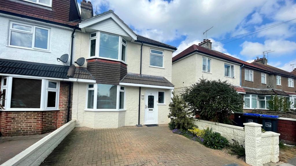 First Avenue, Lancing, West Sussex, BN15 3 bed end of terrace house - £ ...