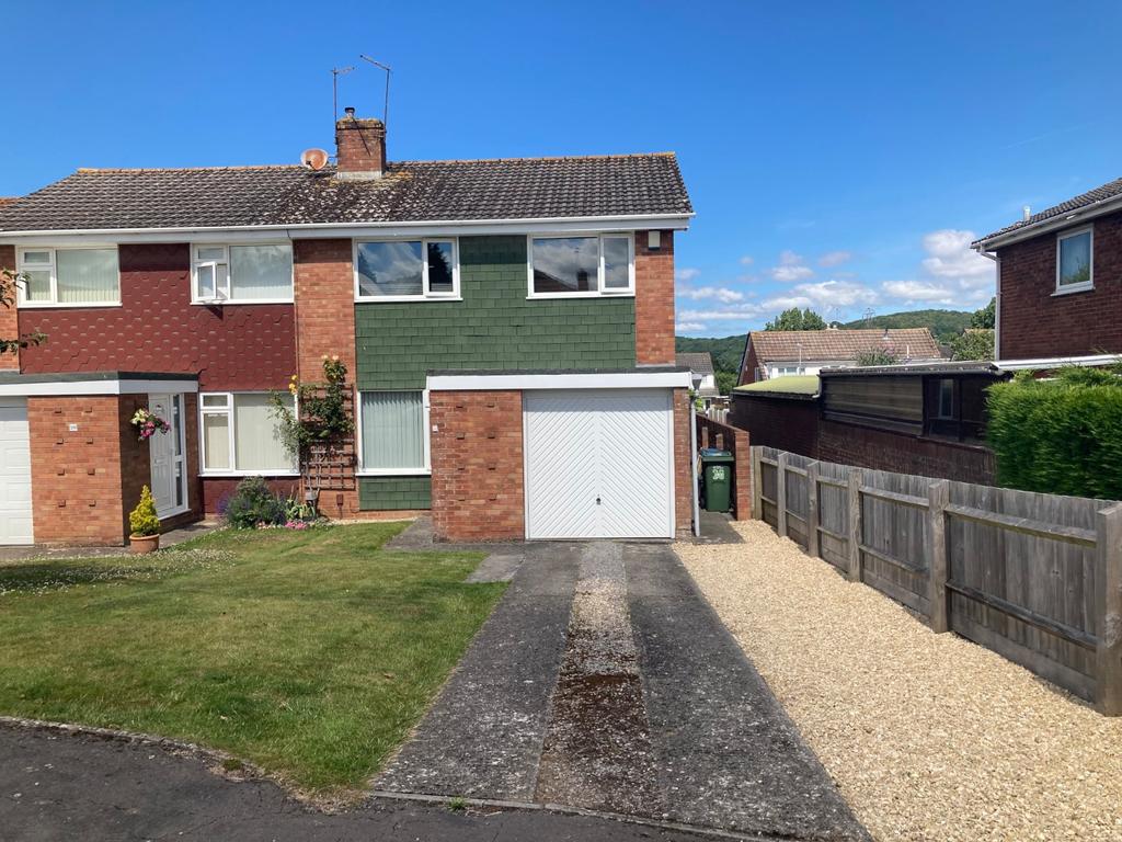 Kingsmead, Nailsea, Bristol, BS48 3 bed semi-detached house - £385,000