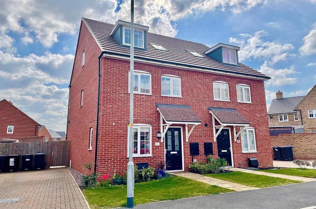 Elder Drive, Brixworth... 3 bed semi-detached house - £300,000