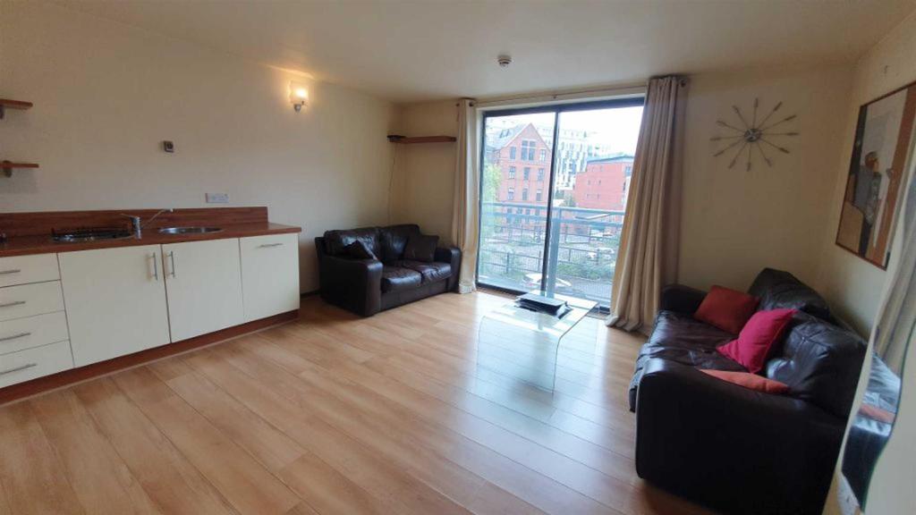 City Point 2, 156 Chapel Street, Salford 2 bed flat - £925 pcm (£213 pw)