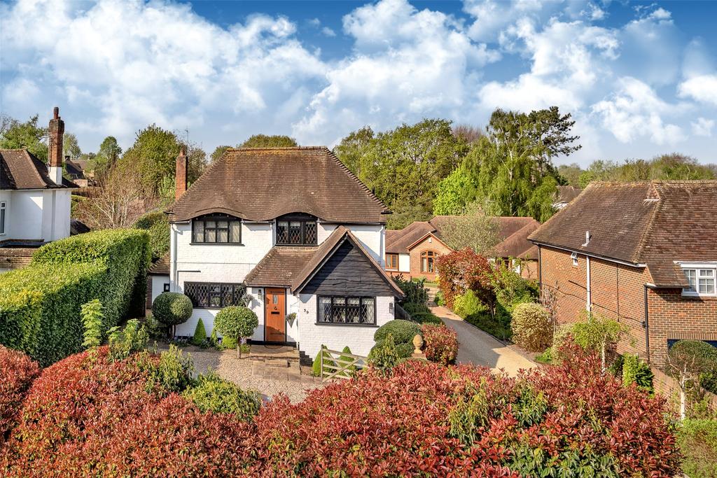 The Ridgeway, Fetcham, Leatherhead, KT22 3 bed detached house - £1,000,000