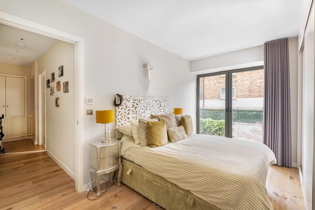 Archway Road, Highgate 3 bed flat - £975,000