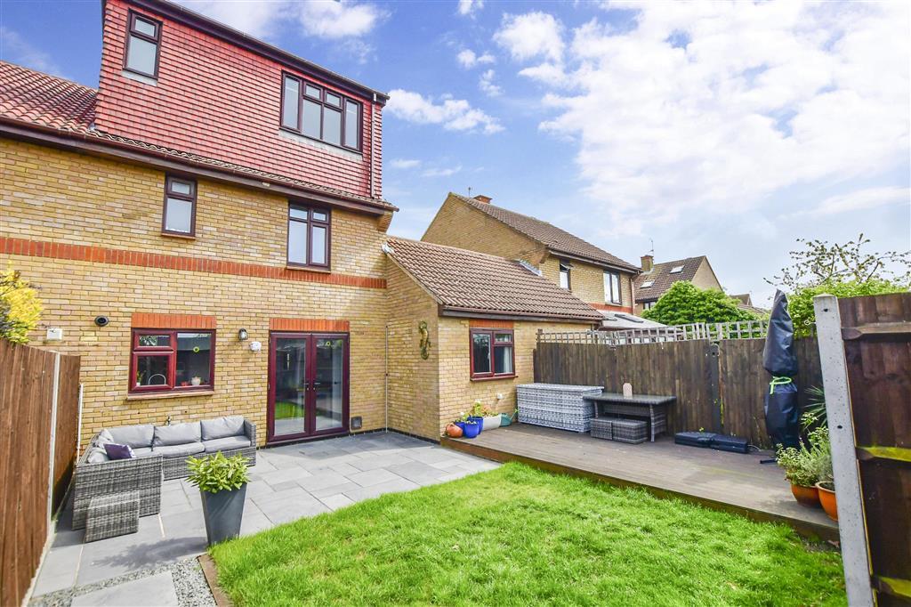 St. Marks Court, Eccles, Aylesford, Kent 4 bed semi-detached house - £ ...