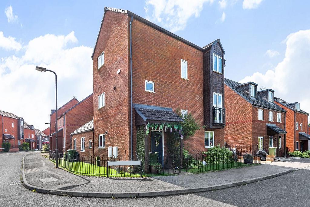 Townlands Crescent, Wolverton Mill... 4 bed detached house - £450,000