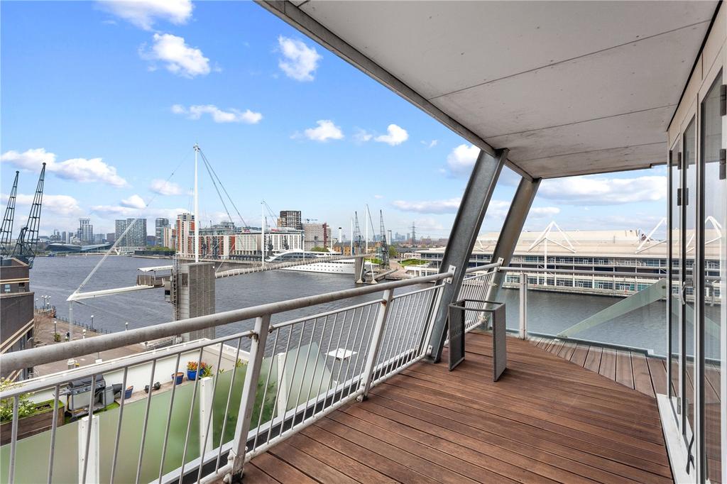 Rayleigh Road, London, E16 2 bed apartment - £1,900 pcm (£438 pw)