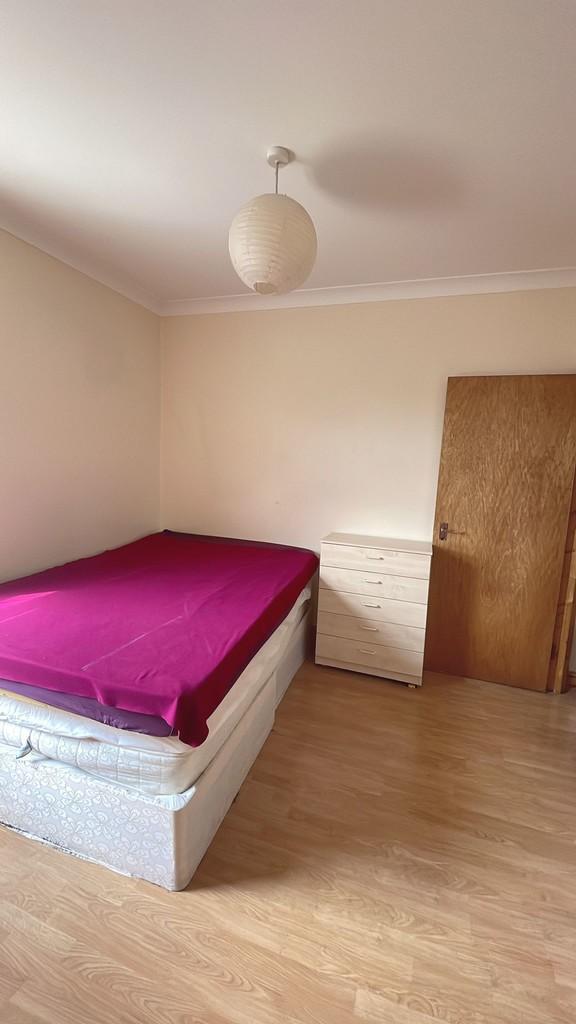 406A Hoe Street London E17 9AA 1 bed flat - £1,100 pcm (£254 pw)