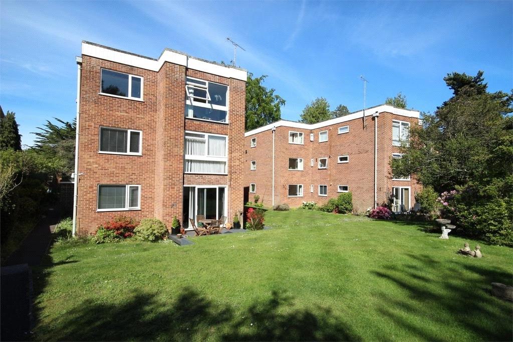 Bramley Court 86-88, Surrey Road... 2 bed apartment - £800 pcm (£185 pw)