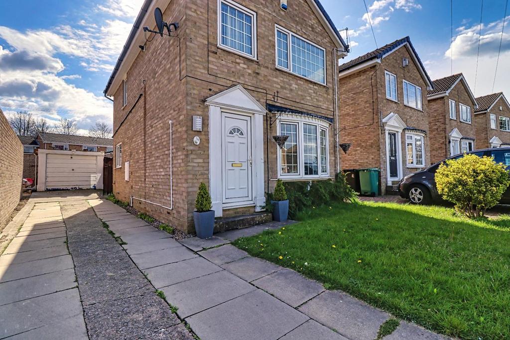 Springbank Close, Farsley, Pudsey 3 bed detached house - £325,000