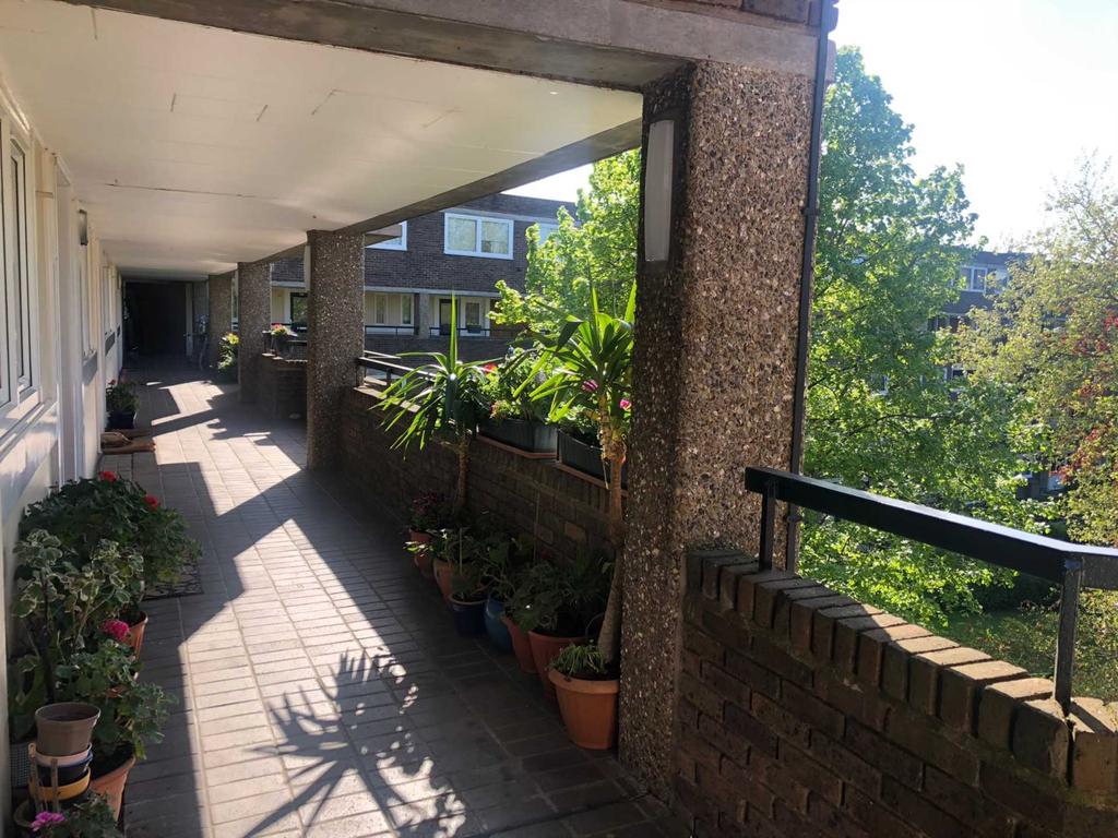 Otho Court, Brentford Dock 3 bed apartment - £1,675 pcm (£387 pw)