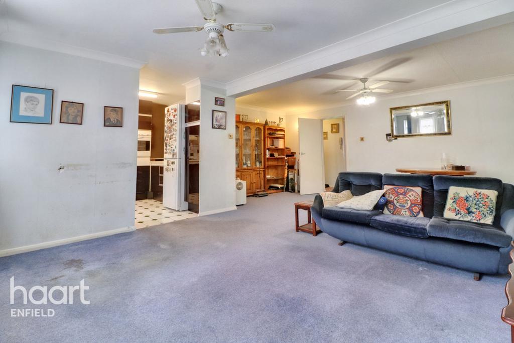 Lincoln Road, Enfield 2 bed flat - £350,000