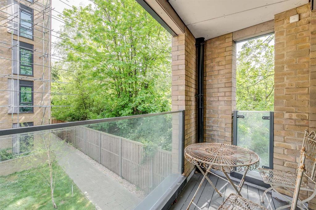 Oxborough House, Eltringham Street... 2 bed apartment - £635,000