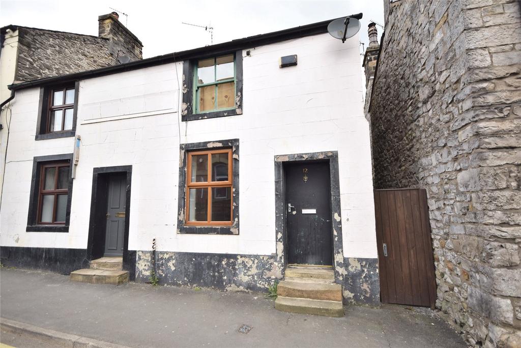 Lowergate, Clitheroe, Lancashire, BB7 2 bed terraced house - £105,000