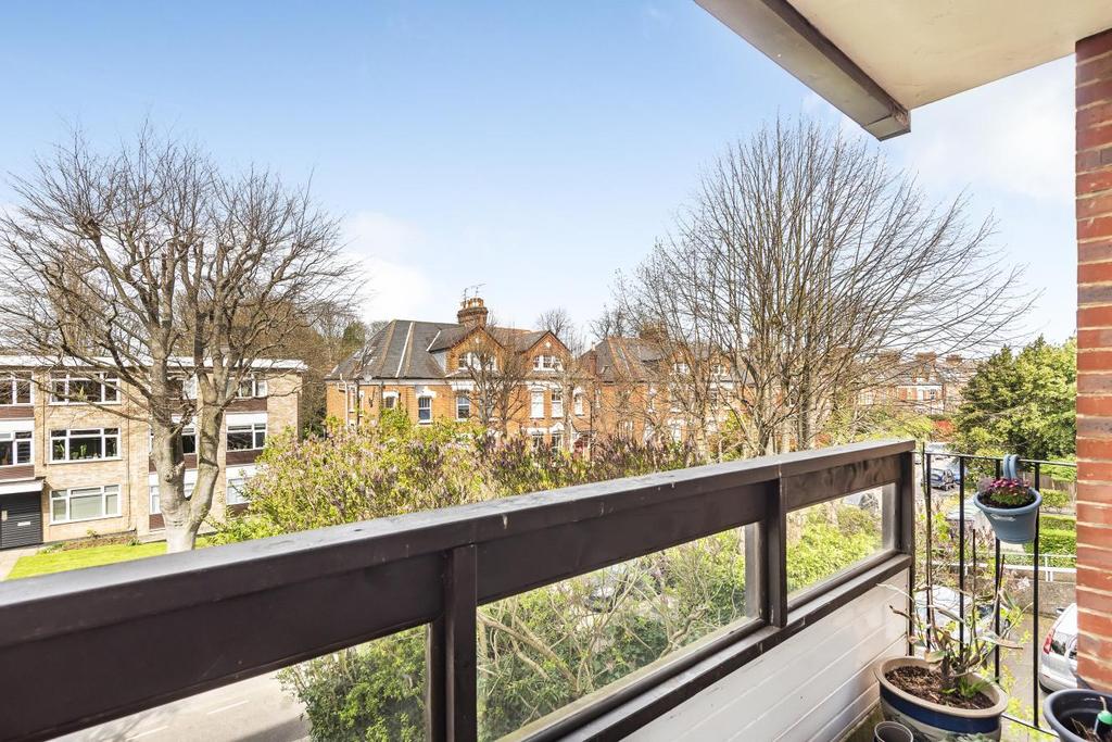 Avenue Road, Highgate 2 bed flat - £550,000