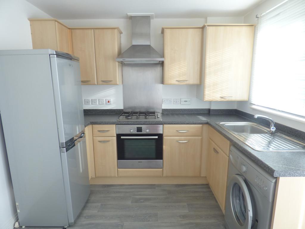 Beeston Court, Laindon, SS15 2 bed terraced house - £1,425 pcm (£329 pw)