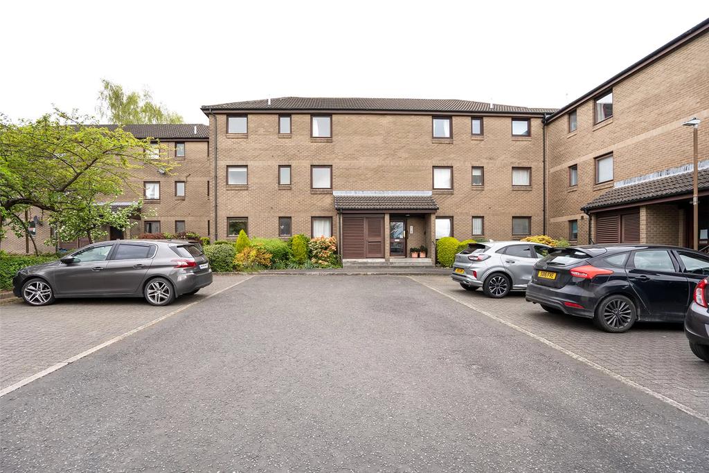 15 Forthview, Riverside, Stirling, FK8 2 bed flat - £109,000