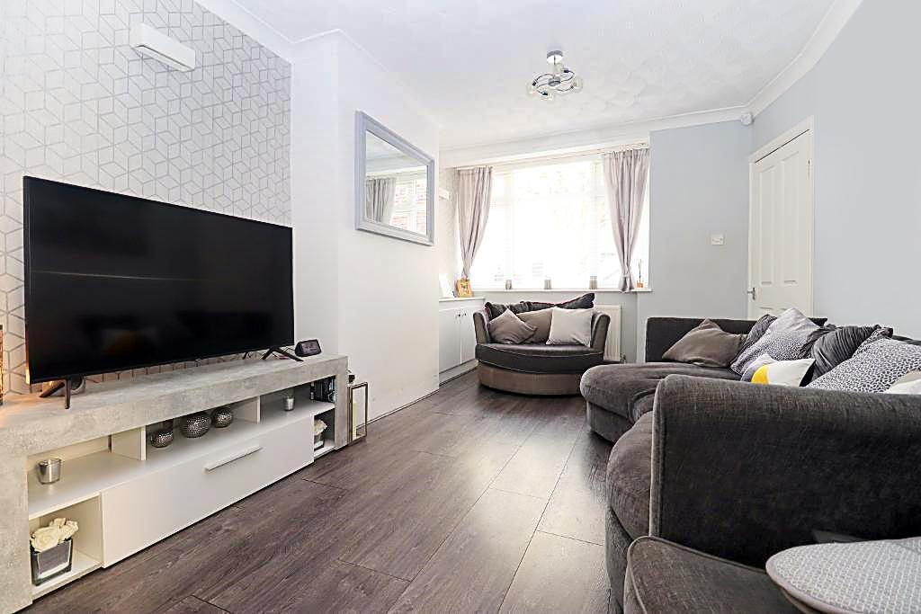 Fourth Avenue, Sundon Park, Luton... 2 bed semi-detached house for sale ...