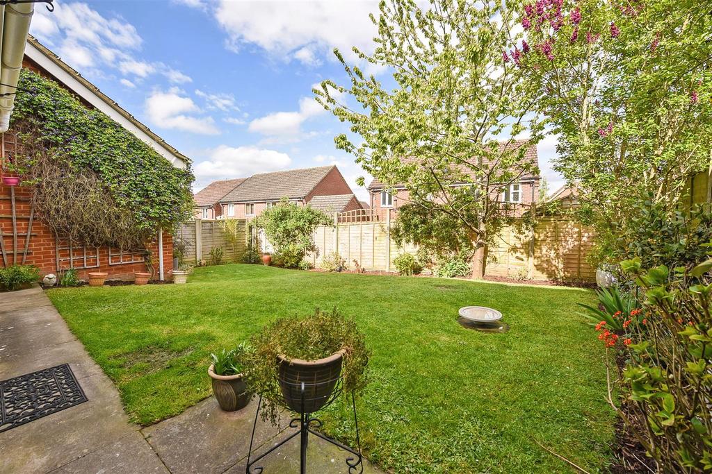 Micheldever Gardens, Whitchurch 3 bed detached house - £525,000