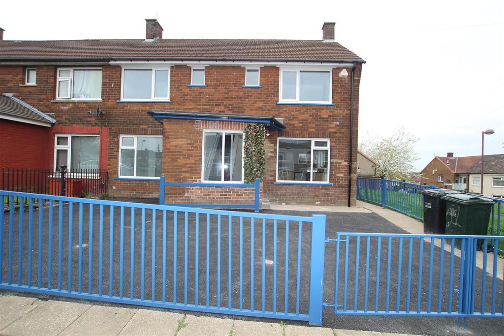 Broadstone Way, Bradford 5 bed semi-detached house - £750 pcm (£173 pw)