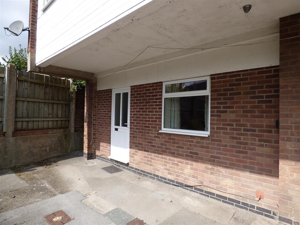 Castle Green, Cottingham 2 bed flat - £540 pcm (£125 pw)