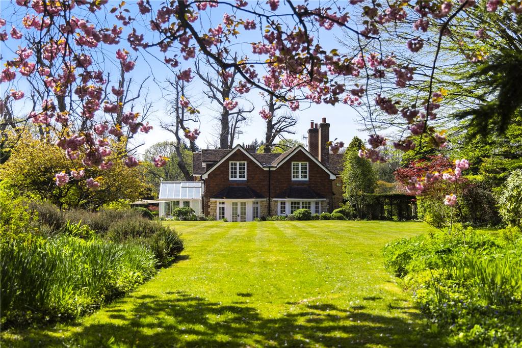 Hascombe Road, Godalming, Surrey, GU8 4 bed detached house - £1,950,000