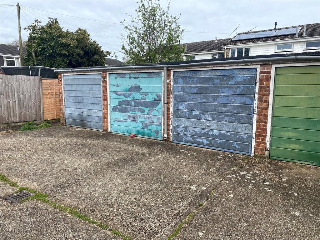 Aintree Road, Calmore, Southampton... Garage - £75 pcm (£17 pw)