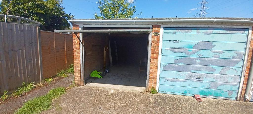 Aintree Road, Calmore, Southampton, Hampshire, SO40 Garage - £75 pcm (£ ...