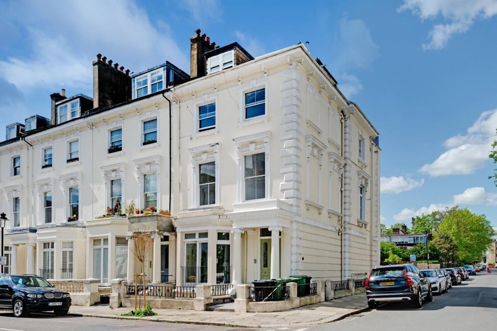 Belsize Square, London, NW3 1 bed flat - £625,000