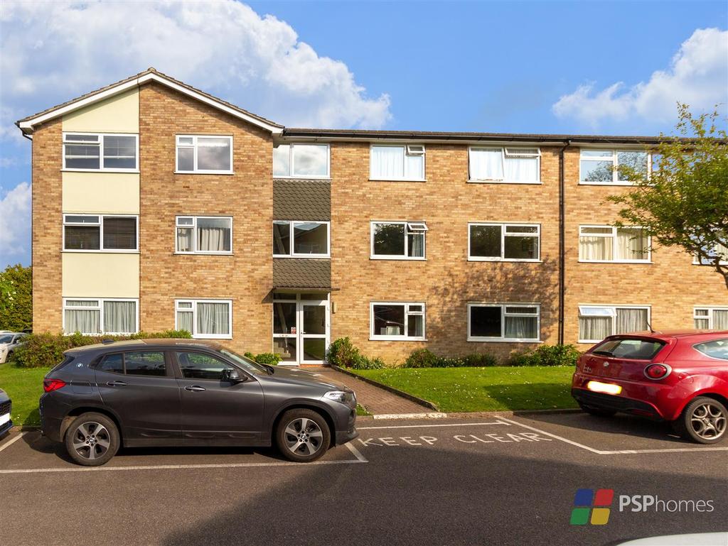 Sharrow Close, Haywards Heath 2 bed flat - £260,000