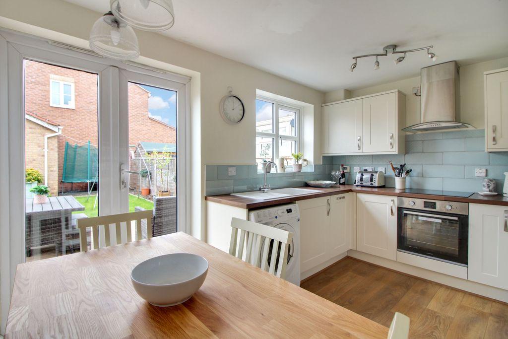 Woodland Chase, York YO30 6RE 3 bed semi-detached house - £275,000