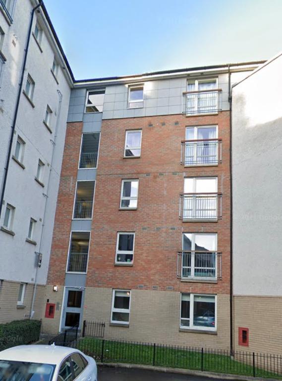 Duff Street, Dalry, Edinburgh, EH11 4 bed flat - £1,960 pcm (£452 pw)