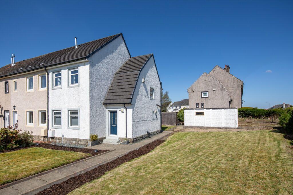 Netherplace Road, Newton Mearns 2 bed end of terrace house - £175,000