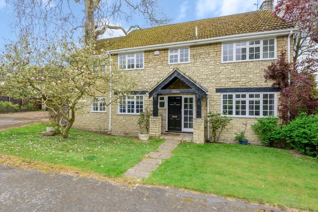 Windlesham, Surrey, GU20 4 bed detached house - £925,000