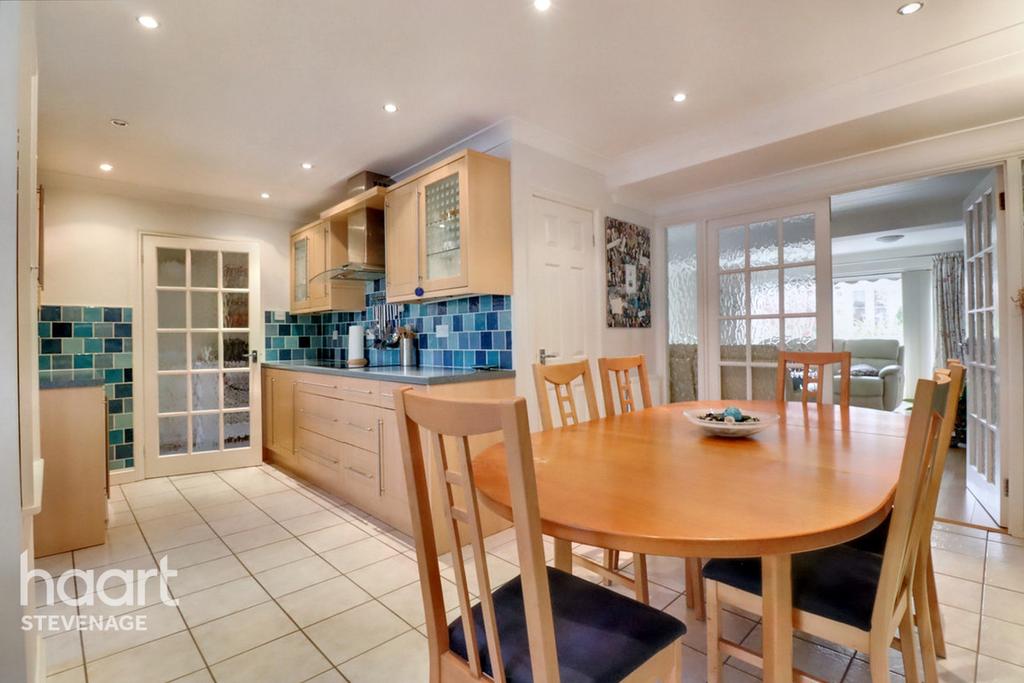 Chells Way, Stevenage 3 bed terraced house - £375,000