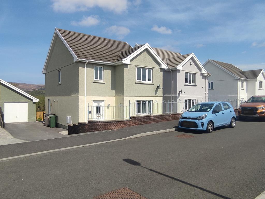 Clos Bryncam, Garnant, SA18 4 bed detached house - £285,000