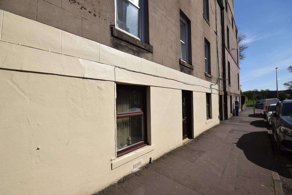Scott Street, Perth 2 bed ground floor flat - £135,000