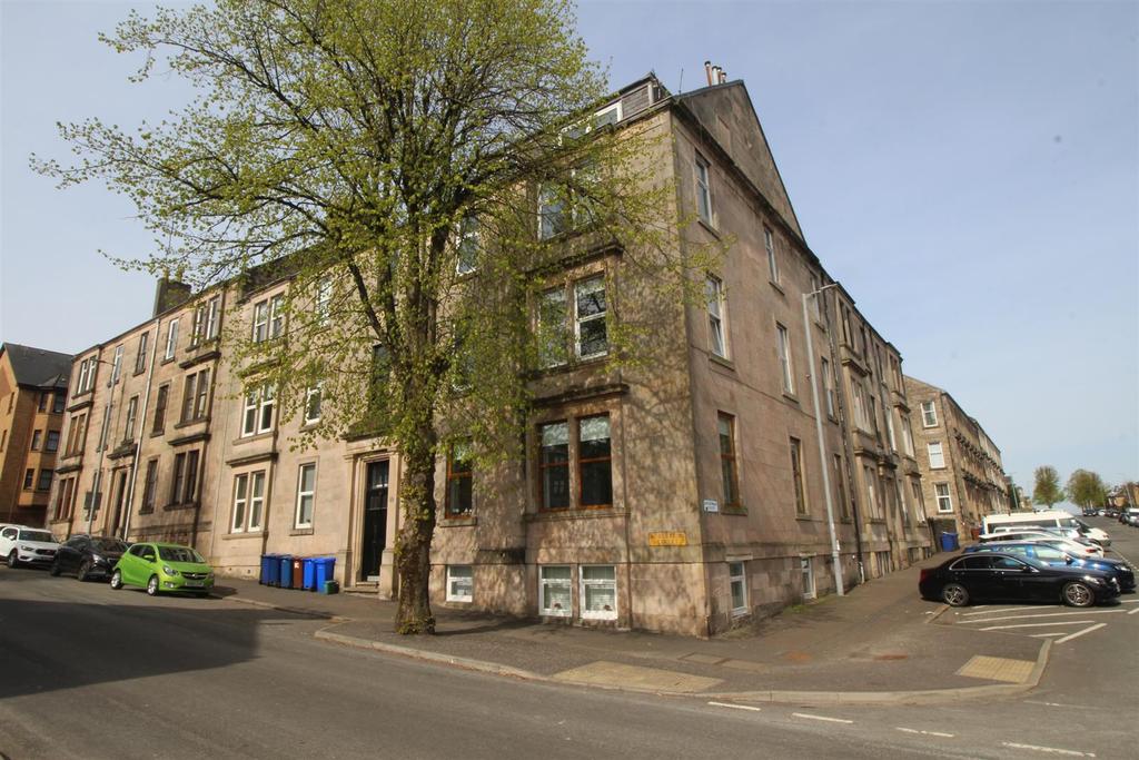 Robertson Street, Greenock 3 bed flat - £138,000