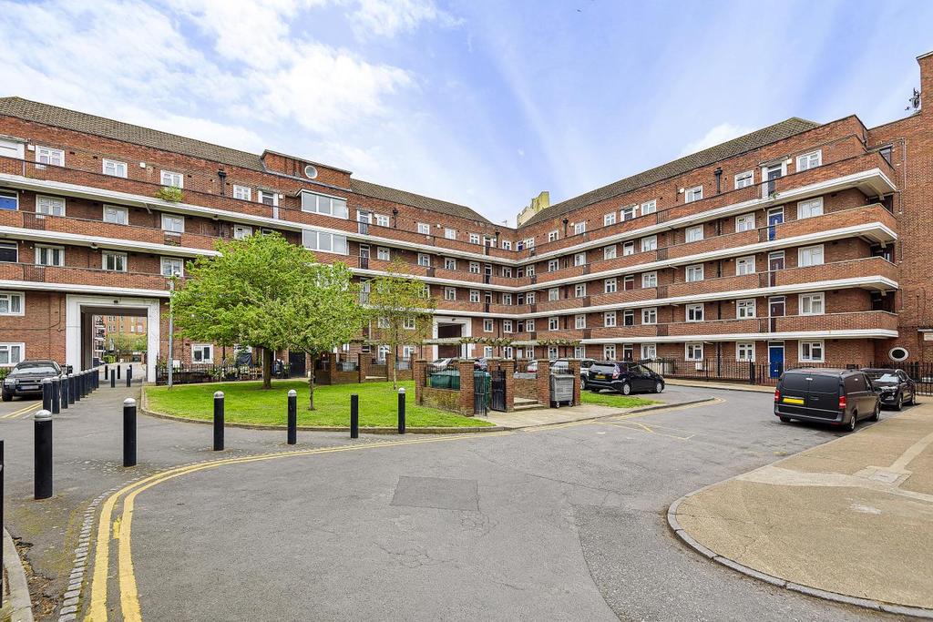 Stockwell Gardens Estate, Stockwell 2 bed flat for sale - £375,000