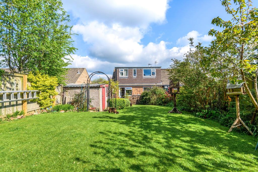 Hill Top Walk, Harrogate, HG1 3 bed semi-detached house - £320,000